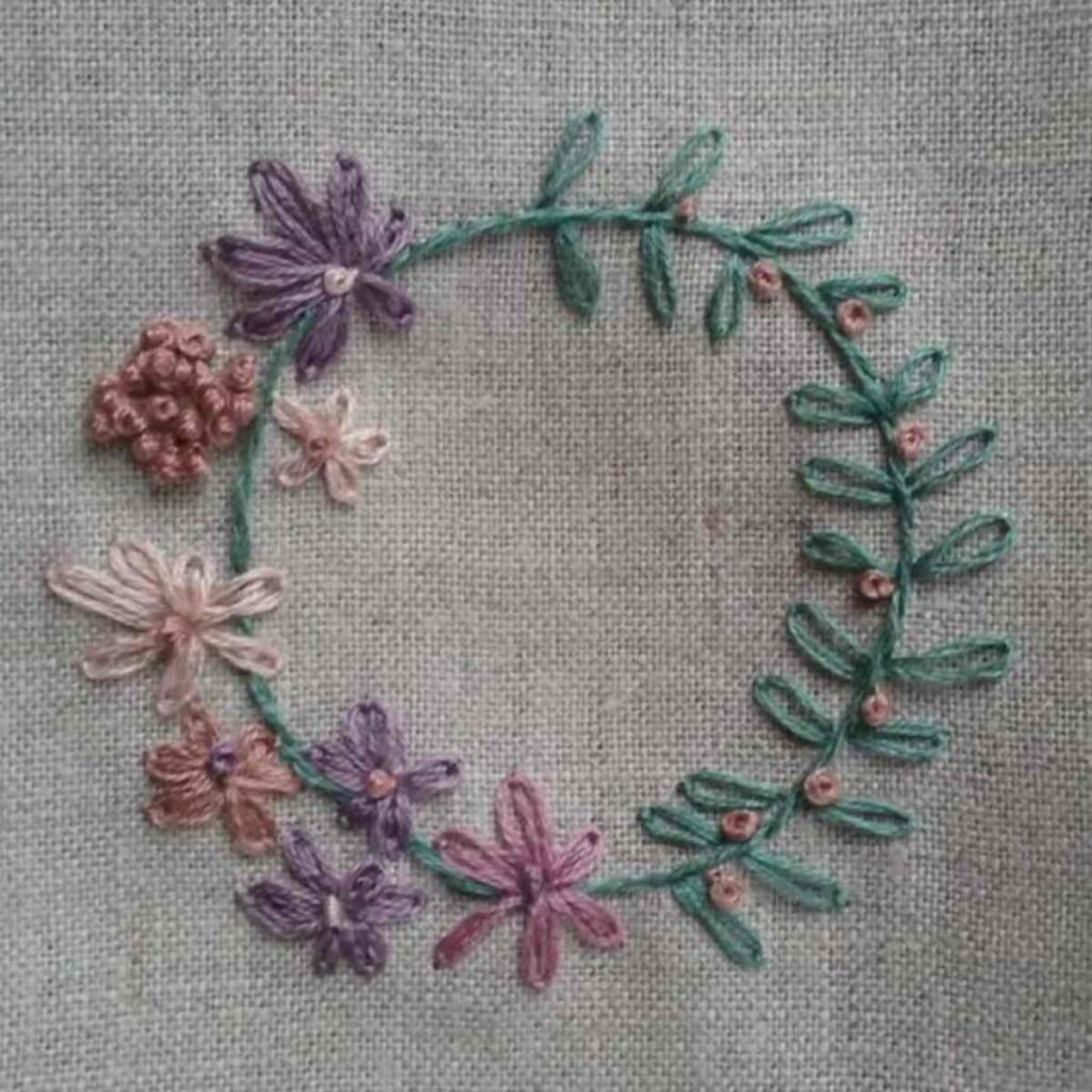 3 Easy Lazy Daisy Embroidery Stitch Tutorials & Ideas - meshthread.com