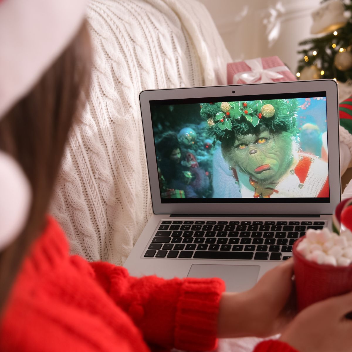 15 Grinch Embroidery Design Ideas For Fun Christmas Decor - meshthread.com